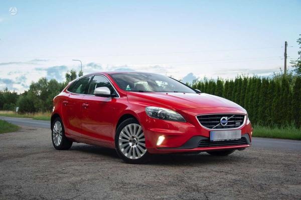Red Volvo V40 2014 in Elektrenai, with an engine capacity of 1.98 L and mileage of 222 thousand km for 7850 €, photo 3 on AUTOMOTO.COM.LV