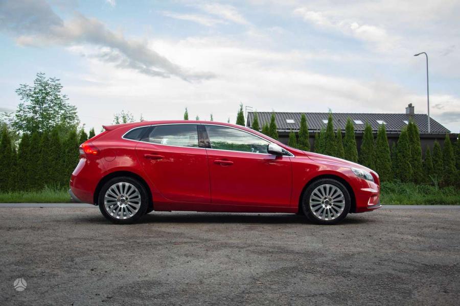 Sarkans Volvo V40 2014 Elektrėnai, ar dzinēja tilpumu 1.98 L un nobraukumu 222 tūkst. km par 7850 €, foto 5 vietnē AUTOMOTO.COM.LV
