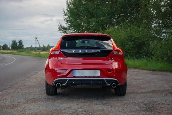 Red Volvo V40 2014 in Elektrenai, with an engine capacity of 1.98 L and mileage of 222 thousand km for 7850 €, photo 6 on AUTOMOTO.COM.LV