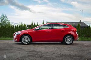 Sarkans Volvo V40 2014 Elektrėnai, ar dzinēja tilpumu 1.98 L un nobraukumu 222 tūkst. km par 7850 €, foto 9 vietnē AUTOMOTO.COM.LV