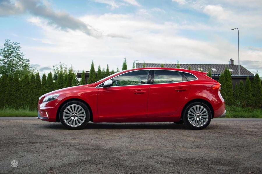 Sarkans Volvo V40 2014 Elektrėnai, ar dzinēja tilpumu 1.98 L un nobraukumu 222 tūkst. km par 7850 €, foto 9 vietnē AUTOMOTO.COM.LV