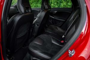 Sarkans Volvo V40 2014 Elektrėnai, ar dzinēja tilpumu 1.98 L un nobraukumu 222 tūkst. km par 7850 €, foto 16 vietnē AUTOMOTO.COM.LV