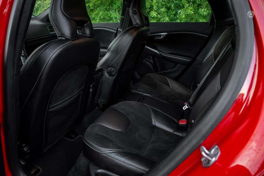 Sarkans Volvo V40 2014 Elektrėnai, ar dzinēja tilpumu 1.98 L un nobraukumu 222 tūkst. km par 7850 €, foto 16 vietnē AUTOMOTO.COM.LV