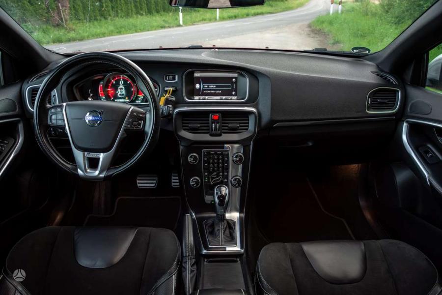 Sarkans Volvo V40 2014 Elektrėnai, ar dzinēja tilpumu 1.98 L un nobraukumu 222 tūkst. km par 7850 €, foto 17 vietnē AUTOMOTO.COM.LV