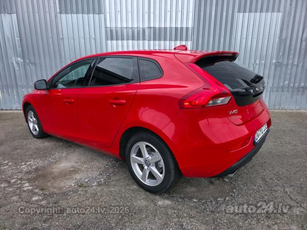 Sarkans Volvo V40 2015 Tallina, ar dzinēja tilpumu 2.00 L un nobraukumu 169 tūkst. km par 9490 €, foto 3 vietnē AUTOMOTO.COM.LV
