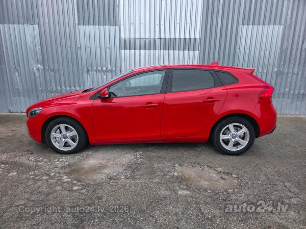 Sarkans Volvo V40 2015 Tallina, ar dzinēja tilpumu 2.00 L un nobraukumu 169 tūkst. km par 9490 €, foto 5 vietnē AUTOMOTO.COM.LV