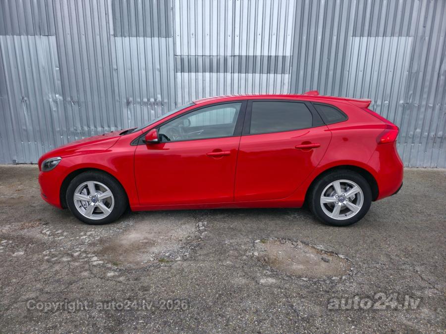 Red Volvo V40 2015 in Tallinn, with an engine capacity of 2.00 L and mileage of 169 thousand km for 9490 €, photo 6 on AUTOMOTO.COM.LV