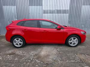 Red Volvo V40 2015 in Tallinn, with an engine capacity of 2.00 L and mileage of 169 thousand km for 9490 €, photo 7 on AUTOMOTO.COM.LV