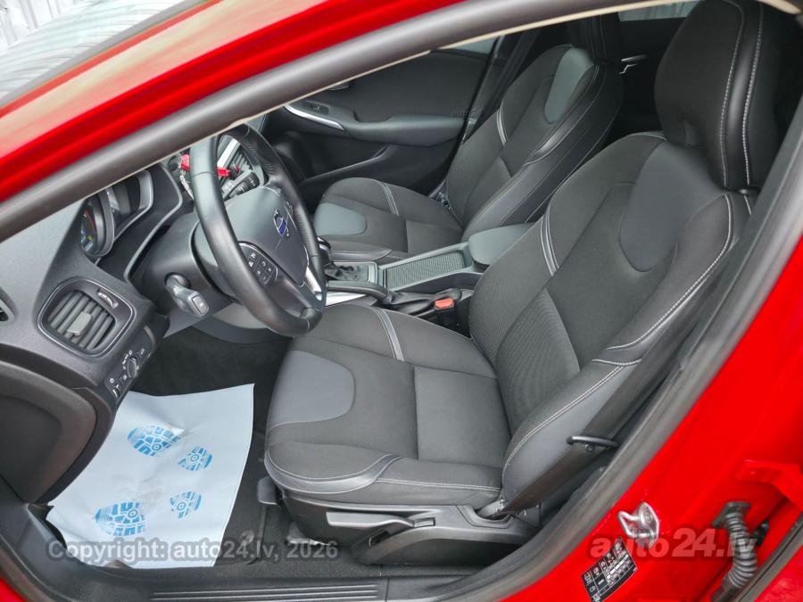 Red Volvo V40 2015 in Tallinn, with an engine capacity of 2.00 L and mileage of 169 thousand km for 9490 €, photo 10 on AUTOMOTO.COM.LV