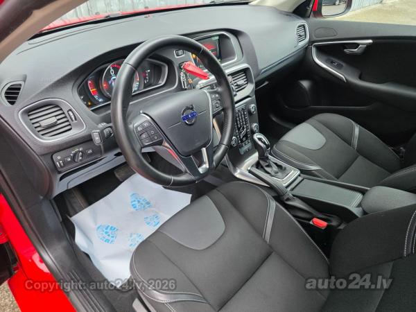 Sarkans Volvo V40 2015 Tallina, ar dzinēja tilpumu 2.00 L un nobraukumu 169 tūkst. km par 9490 €, foto 10 vietnē AUTOMOTO.COM.LV