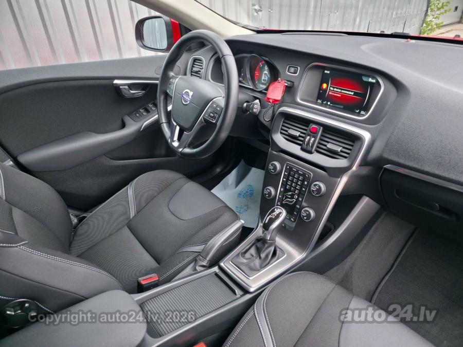 Red Volvo V40 2015 in Tallinn, with an engine capacity of 2.00 L and mileage of 169 thousand km for 9490 €, photo 13 on AUTOMOTO.COM.LV