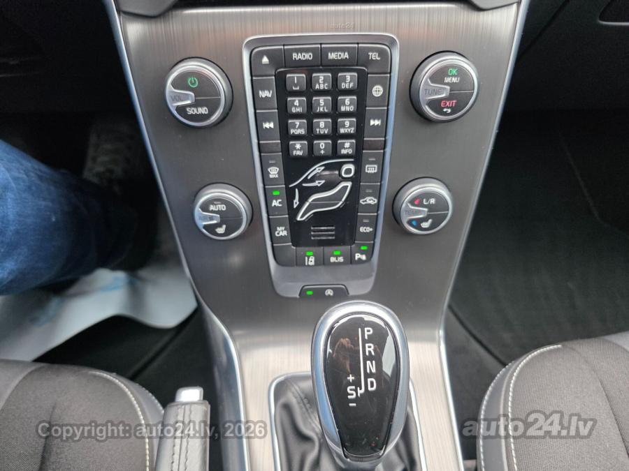 Red Volvo V40 2015 in Tallinn, with an engine capacity of 2.00 L and mileage of 169 thousand km for 9490 €, photo 18 on AUTOMOTO.COM.LV