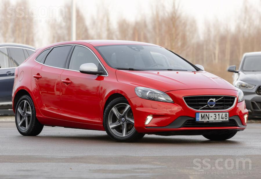 Sarkans Volvo V40 2015 Jelgava, ar dzinēja tilpumu 2.00 L un nobraukumu 0 tūkst. km par 6390 €, foto 1 vietnē AUTOMOTO.COM.LV