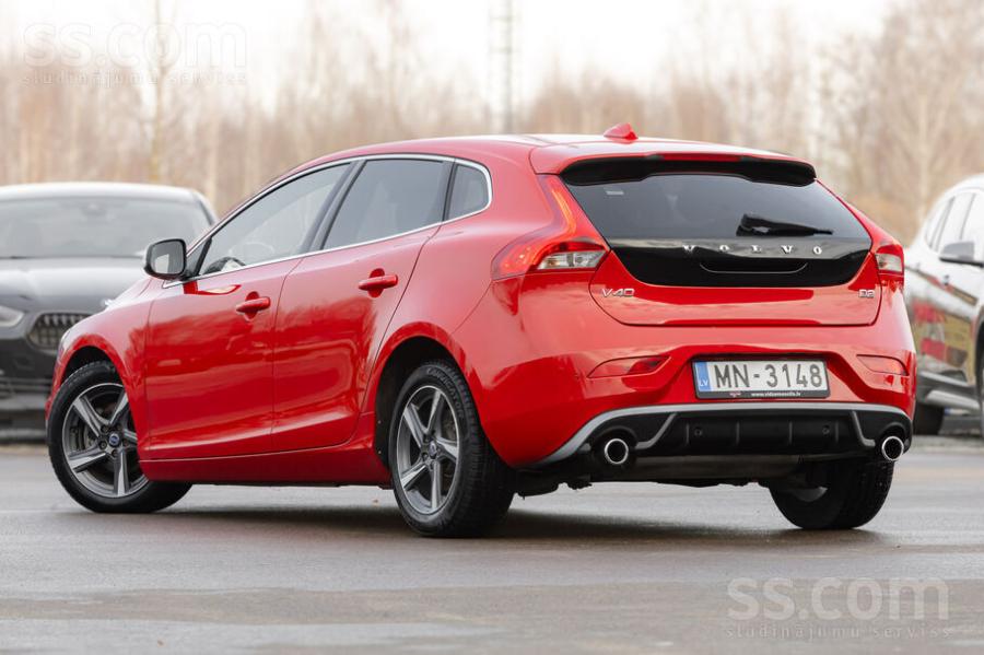 Sarkans Volvo V40 2015 Jelgava, ar dzinēja tilpumu 2.00 L un nobraukumu 0 tūkst. km par 6390 €, foto 5 vietnē AUTOMOTO.COM.LV