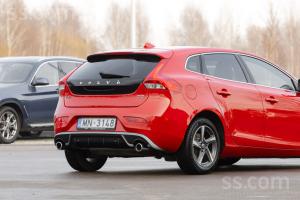Sarkans Volvo V40 2015 Jelgava, ar dzinēja tilpumu 2.00 L un nobraukumu 0 tūkst. km par 6390 €, foto 9 vietnē AUTOMOTO.COM.LV
