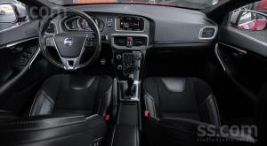 Sarkans Volvo V40 2015 Jelgava, ar dzinēja tilpumu 2.00 L un nobraukumu 0 tūkst. km par 6390 €, foto 11 vietnē AUTOMOTO.COM.LV
