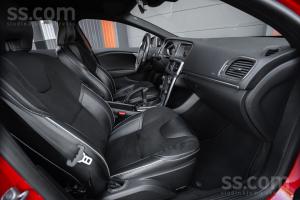 Sarkans Volvo V40 2015 Jelgava, ar dzinēja tilpumu 2.00 L un nobraukumu 0 tūkst. km par 6390 €, foto 12 vietnē AUTOMOTO.COM.LV
