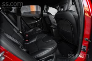 Sarkans Volvo V40 2015 Jelgava, ar dzinēja tilpumu 2.00 L un nobraukumu 0 tūkst. km par 6390 €, foto 14 vietnē AUTOMOTO.COM.LV