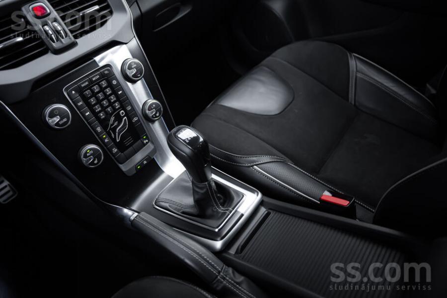 Sarkans Volvo V40 2015 Jelgava, ar dzinēja tilpumu 2.00 L un nobraukumu 0 tūkst. km par 6390 €, foto 15 vietnē AUTOMOTO.COM.LV