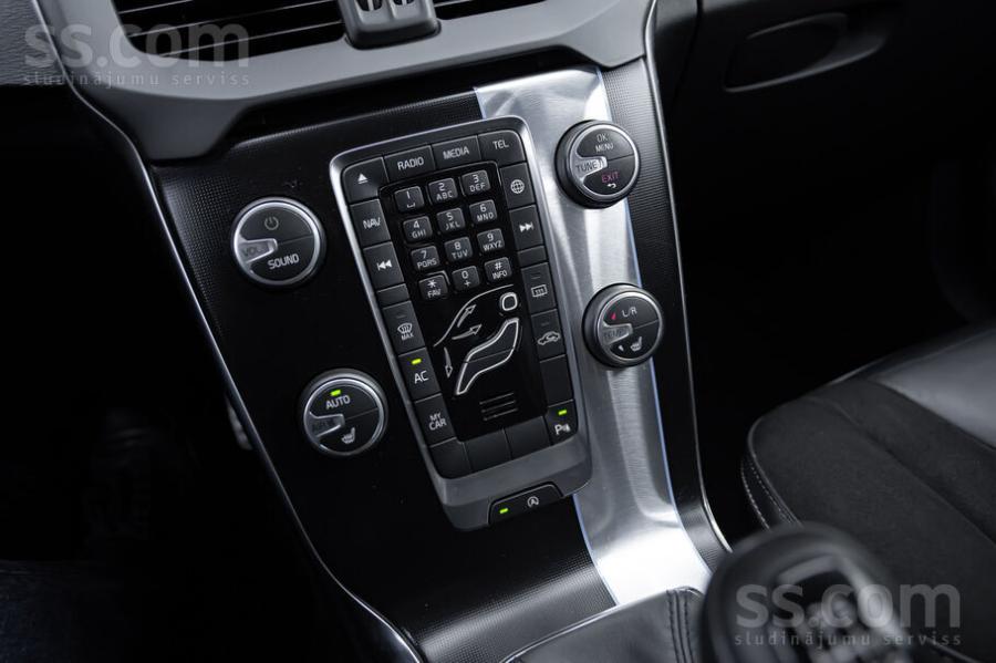 Sarkans Volvo V40 2015 Jelgava, ar dzinēja tilpumu 2.00 L un nobraukumu 0 tūkst. km par 6390 €, foto 16 vietnē AUTOMOTO.COM.LV