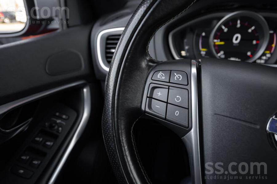Sarkans Volvo V40 2015 Jelgava, ar dzinēja tilpumu 2.00 L un nobraukumu 0 tūkst. km par 6390 €, foto 21 vietnē AUTOMOTO.COM.LV