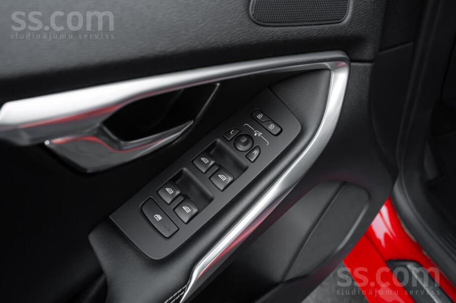 Sarkans Volvo V40 2015 Jelgava, ar dzinēja tilpumu 2.00 L un nobraukumu 0 tūkst. km par 6390 €, foto 23 vietnē AUTOMOTO.COM.LV