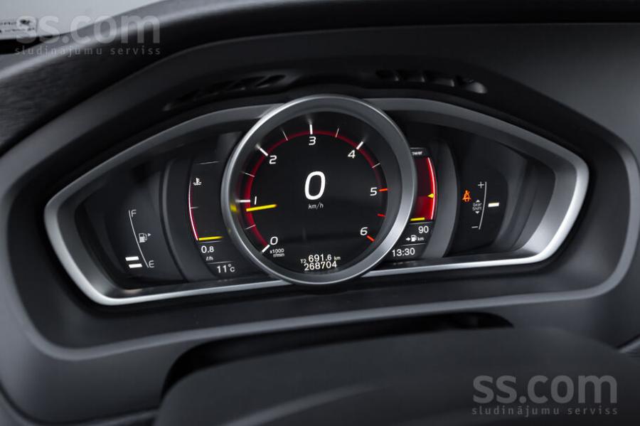 Sarkans Volvo V40 2015 Jelgava, ar dzinēja tilpumu 2.00 L un nobraukumu 0 tūkst. km par 6390 €, foto 25 vietnē AUTOMOTO.COM.LV