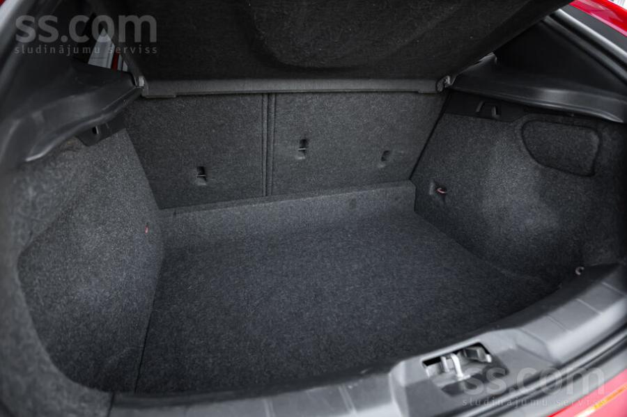 Sarkans Volvo V40 2015 Jelgava, ar dzinēja tilpumu 2.00 L un nobraukumu 0 tūkst. km par 6390 €, foto 26 vietnē AUTOMOTO.COM.LV