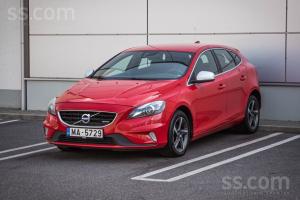Sarkans Volvo V40 2015 Rīga, ar dzinēja tilpumu 2.00 L un nobraukumu 0 tūkst. km par 5995 €, foto  vietnē AUTOMOTO.COM.LV