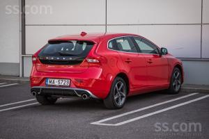 Sarkans Volvo V40 2015 Rīga, ar dzinēja tilpumu 2.00 L un nobraukumu 0 tūkst. km par 5995 €, foto 5 vietnē AUTOMOTO.COM.LV