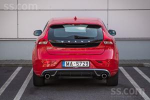 Sarkans Volvo V40 2015 Rīga, ar dzinēja tilpumu 2.00 L un nobraukumu 0 tūkst. km par 5995 €, foto 6 vietnē AUTOMOTO.COM.LV