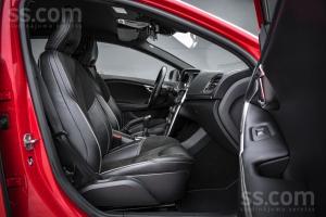 Sarkans Volvo V40 2015 Rīga, ar dzinēja tilpumu 2.00 L un nobraukumu 0 tūkst. km par 5995 €, foto 10 vietnē AUTOMOTO.COM.LV