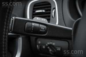 Sarkans Volvo V40 2015 Rīga, ar dzinēja tilpumu 2.00 L un nobraukumu 0 tūkst. km par 5995 €, foto 13 vietnē AUTOMOTO.COM.LV