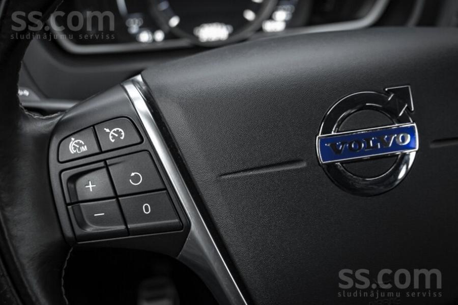 Sarkans Volvo V40 2015 Rīga, ar dzinēja tilpumu 2.00 L un nobraukumu 0 tūkst. km par 5995 €, foto 15 vietnē AUTOMOTO.COM.LV