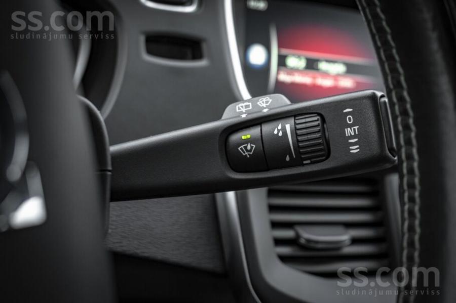Sarkans Volvo V40 2015 Rīga, ar dzinēja tilpumu 2.00 L un nobraukumu 0 tūkst. km par 5995 €, foto 19 vietnē AUTOMOTO.COM.LV