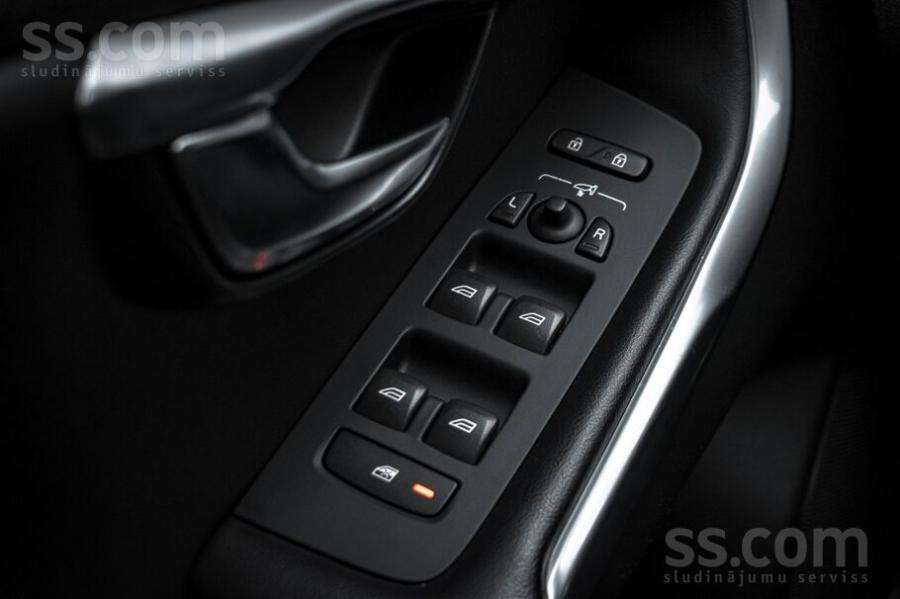 Sarkans Volvo V40 2015 Rīga, ar dzinēja tilpumu 2.00 L un nobraukumu 0 tūkst. km par 5995 €, foto 26 vietnē AUTOMOTO.COM.LV