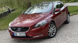 Red Volvo V40 2015 in Riga, with an engine capacity of 2.00 L and mileage of 260 thousand km for 8950 €, photo  on AUTOMOTO.COM.LV