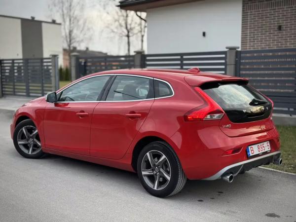 Sarkans Volvo V40 2015 Jelgava, ar dzinēja tilpumu 2.00 L un nobraukumu 295 tūkst. km par 7450 €, foto 2 vietnē AUTOMOTO.COM.LV