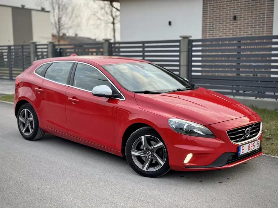 Sarkans Volvo V40 2015 Jelgava, ar dzinēja tilpumu 2.00 L un nobraukumu 295 tūkst. km par 7450 €, foto 4 vietnē AUTOMOTO.COM.LV