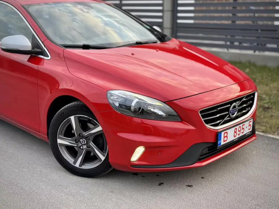 Sarkans Volvo V40 2015 Jelgava, ar dzinēja tilpumu 2.00 L un nobraukumu 295 tūkst. km par 7450 €, foto 5 vietnē AUTOMOTO.COM.LV