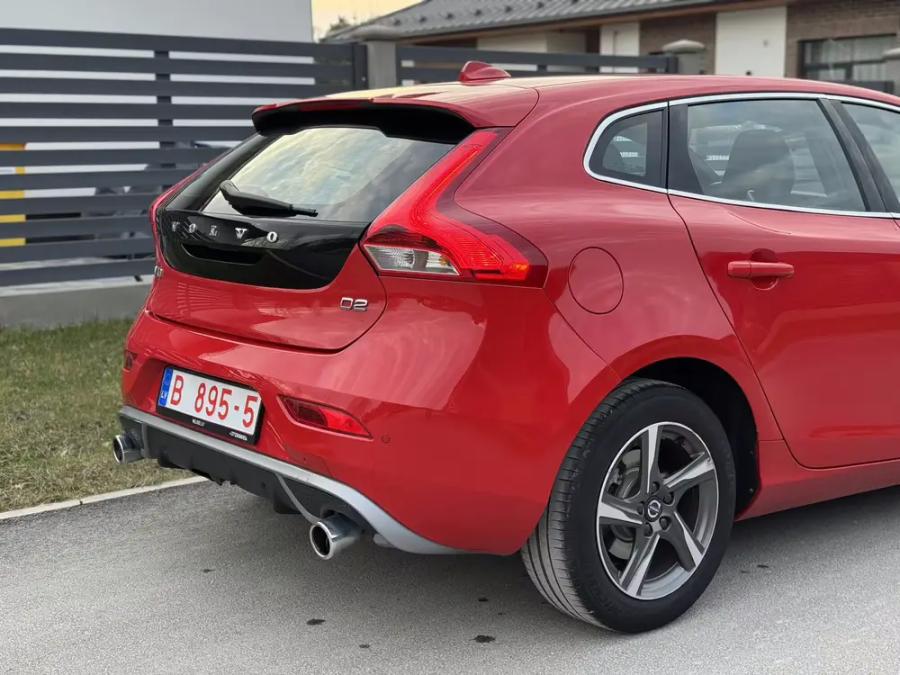 Sarkans Volvo V40 2015 Jelgava, ar dzinēja tilpumu 2.00 L un nobraukumu 295 tūkst. km par 7450 €, foto 7 vietnē AUTOMOTO.COM.LV