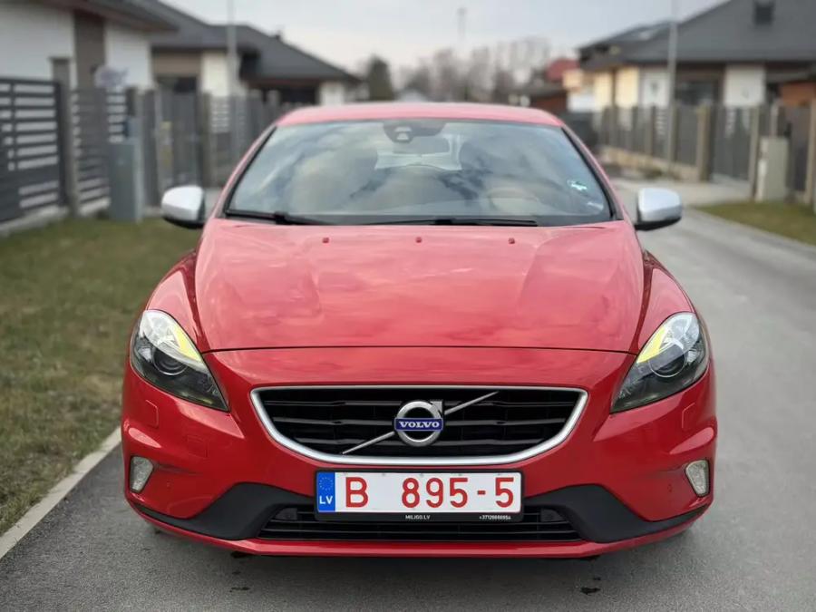 Sarkans Volvo V40 2015 Jelgava, ar dzinēja tilpumu 2.00 L un nobraukumu 295 tūkst. km par 7450 €, foto 8 vietnē AUTOMOTO.COM.LV