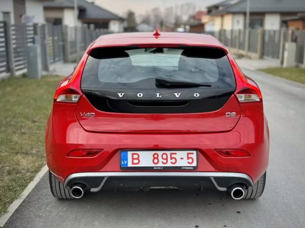 Sarkans Volvo V40 2015 Jelgava, ar dzinēja tilpumu 2.00 L un nobraukumu 295 tūkst. km par 7450 €, foto 8 vietnē AUTOMOTO.COM.LV