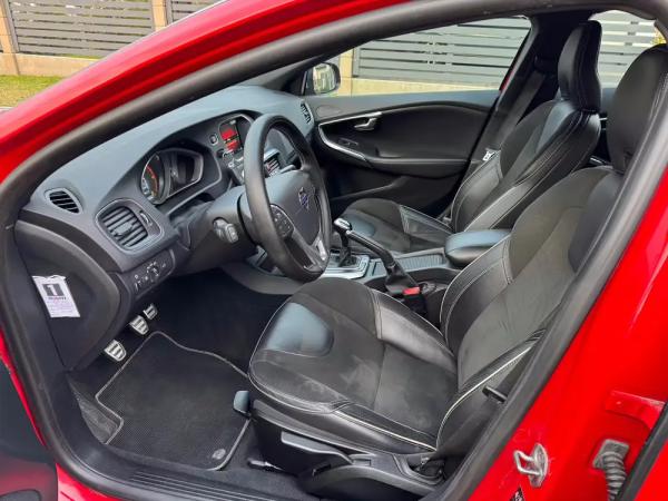 Sarkans Volvo V40 2015 Jelgava, ar dzinēja tilpumu 2.00 L un nobraukumu 295 tūkst. km par 7450 €, foto 9 vietnē AUTOMOTO.COM.LV