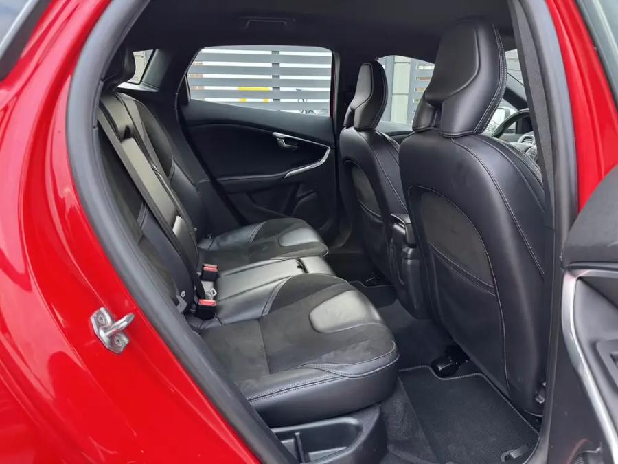 Sarkans Volvo V40 2015 Jelgava, ar dzinēja tilpumu 2.00 L un nobraukumu 295 tūkst. km par 7450 €, foto 11 vietnē AUTOMOTO.COM.LV