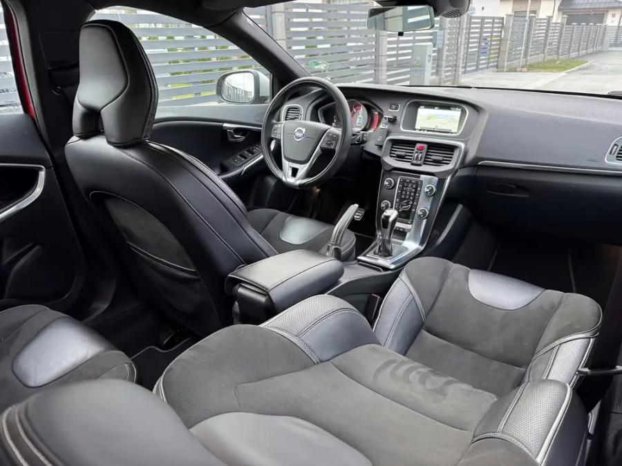 Sarkans Volvo V40 2015 Jelgava, ar dzinēja tilpumu 2.00 L un nobraukumu 295 tūkst. km par 7450 €, foto 13 vietnē AUTOMOTO.COM.LV