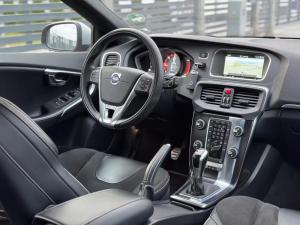 Sarkans Volvo V40 2015 Jelgava, ar dzinēja tilpumu 2.00 L un nobraukumu 295 tūkst. km par 7450 €, foto 14 vietnē AUTOMOTO.COM.LV