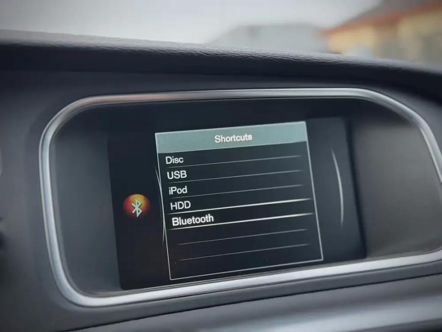 Sarkans Volvo V40 2015 Jelgava, ar dzinēja tilpumu 2.00 L un nobraukumu 295 tūkst. km par 7450 €, foto 16 vietnē AUTOMOTO.COM.LV