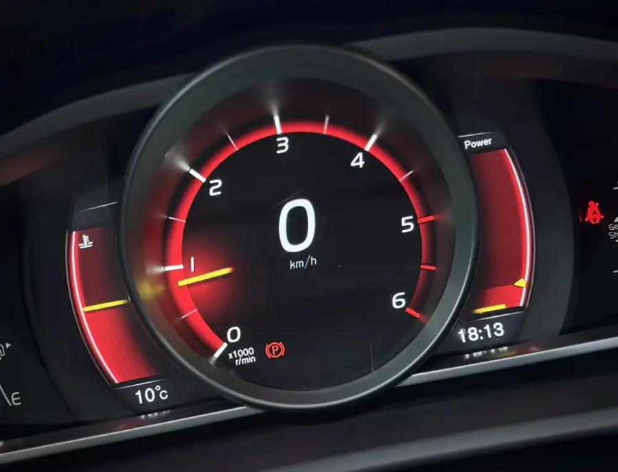 Sarkans Volvo V40 2015 Jelgava, ar dzinēja tilpumu 2.00 L un nobraukumu 295 tūkst. km par 7450 €, foto 21 vietnē AUTOMOTO.COM.LV