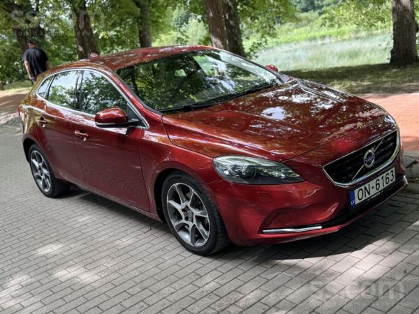 Sarkans Volvo V40 2015 Bauska, ar dzinēja tilpumu 2.00 L un nobraukumu 214 tūkst. km par 5700 €, foto 2 vietnē AUTOMOTO.COM.LV